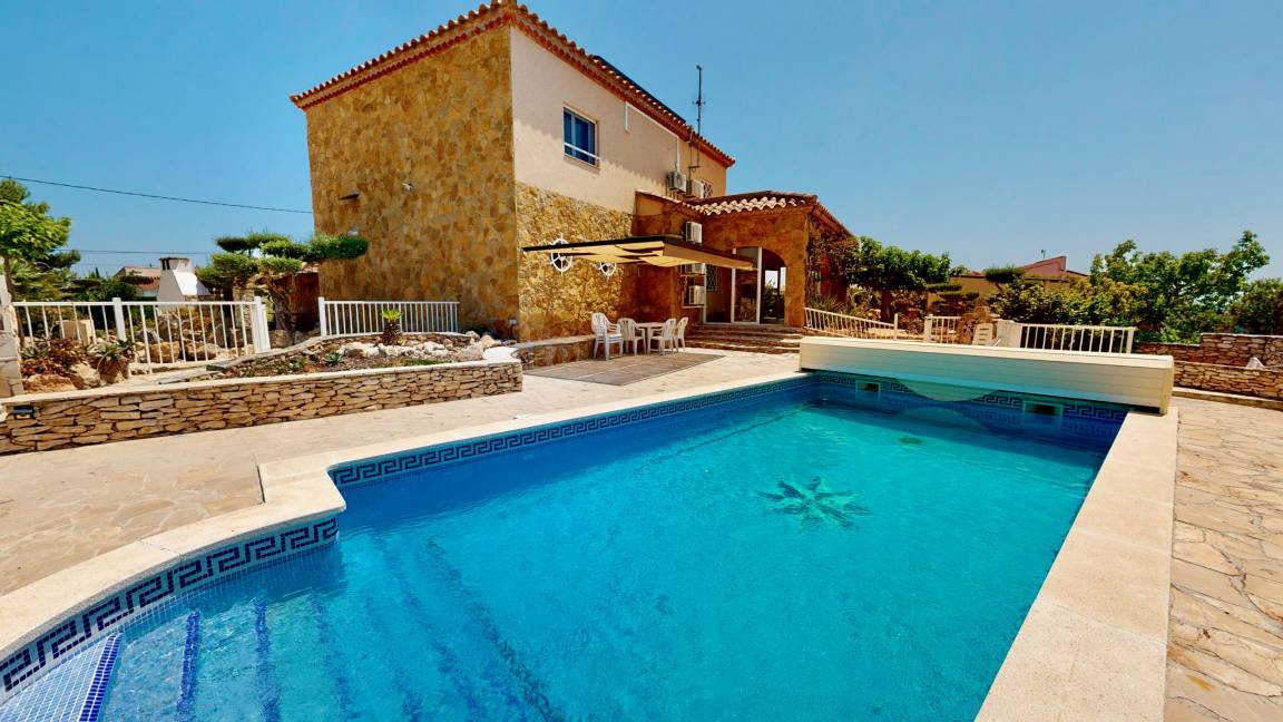 245 M² Casa Rural ∙ 5 Habitaciones ∙ 14 Huéspedes - Cataluña