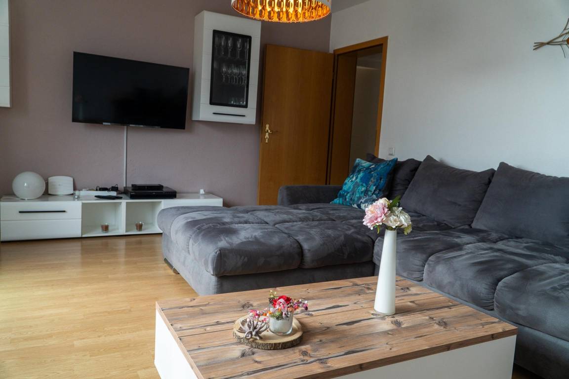 93 M² Ferienwohnung ∙ 1 Schlafzimmer ∙ 2 Gäste - Tholey