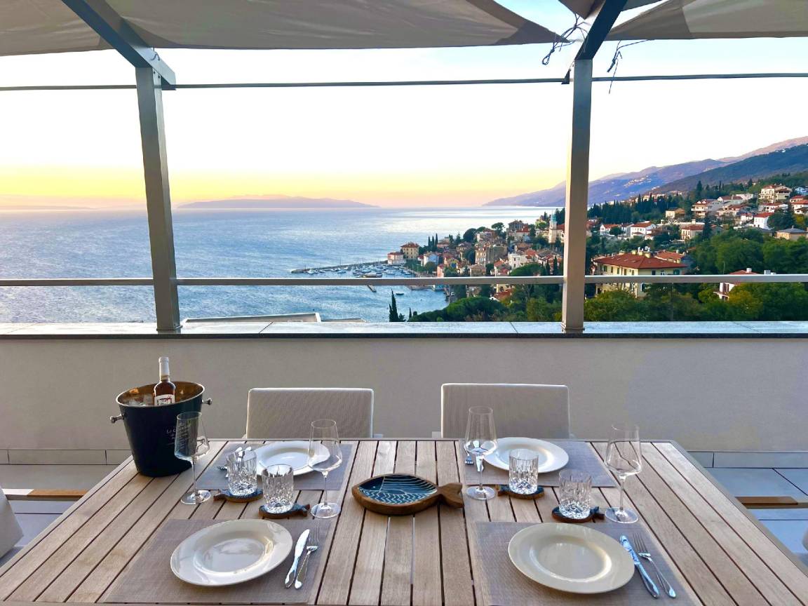 180 M² House ∙ 2 Bedrooms ∙ 4 Guests - Opatija