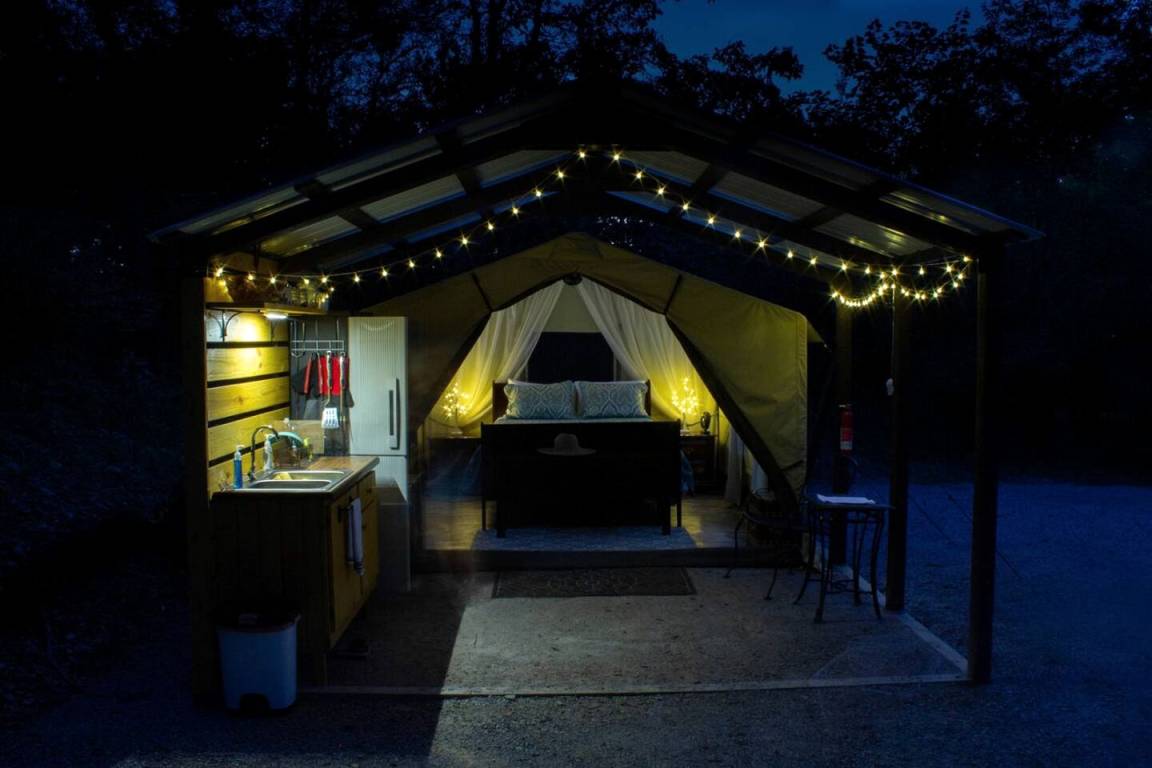 Acampamento ∙ 1 Quarto ∙ 2 Hóspedes - Hot Springs, AR