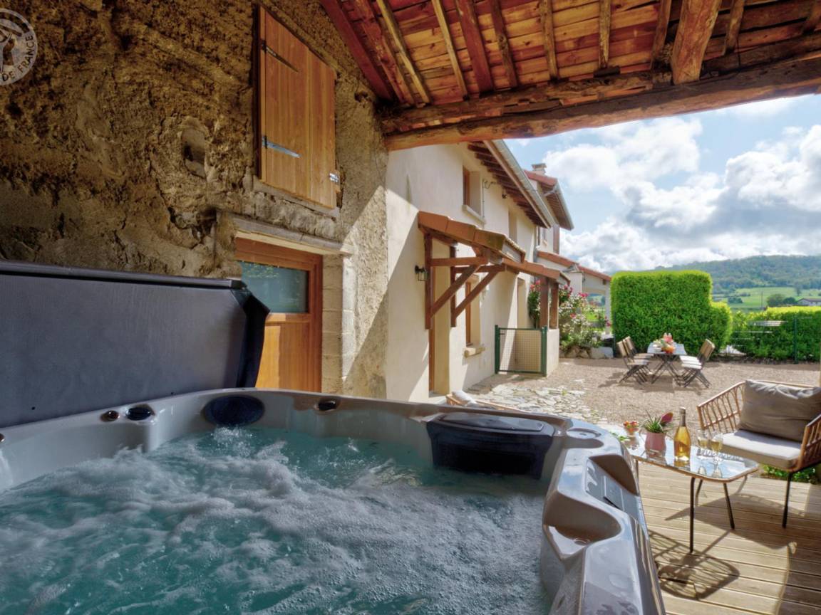 100 M² Landhaus ∙ 2 Schlafzimmer ∙ 6 Gäste - Montrond-les-Bains