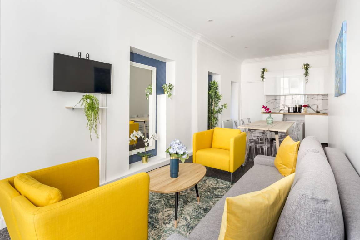 79 M² Apartment ∙ 2 Bedrooms ∙ 8 Guests - Gare de l'Est - Paris