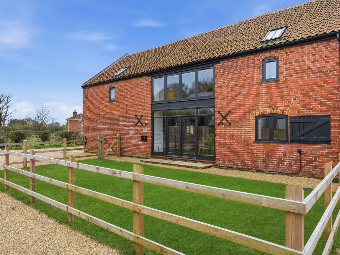 Cottage ∙ 5 Bedrooms ∙ 10 Guests - Lowestoft