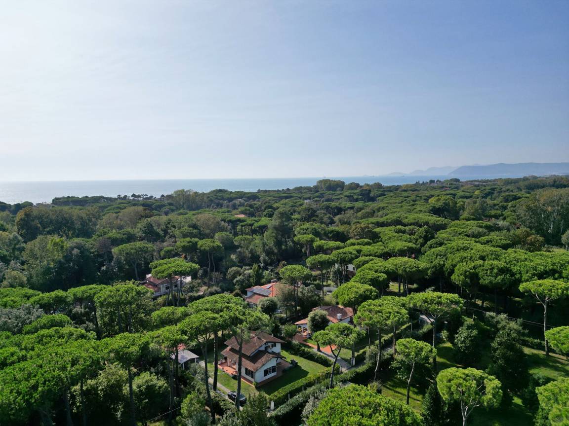 140 M² Villa ∙ 4 Bedrooms ∙ 8 Guests - Marina di Massa