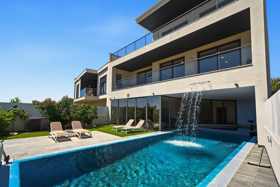 300 M² Villa ∙ 4 Chambres ∙ 8 Personnes - Alvor