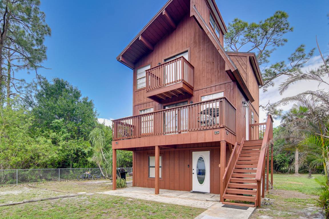 96 M² House ∙ 3 Bedrooms ∙ 7 Guests - Lehigh Acres, FL