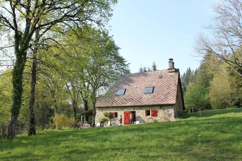 100 M² House ∙ 2 Bedrooms ∙ 5 Guests - Meymac