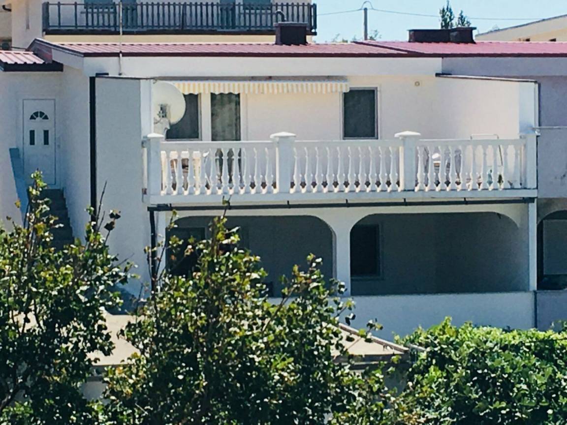 80 M² House ∙ 2 Bedrooms ∙ 8 Guests - Karlobag
