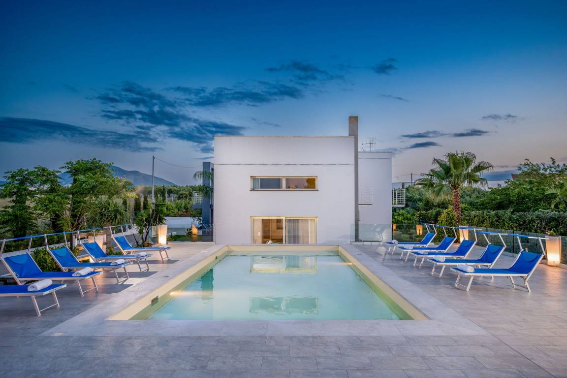 500 M² Villa ∙ 6 Habitaciones ∙ 12 Huéspedes - Balestrate