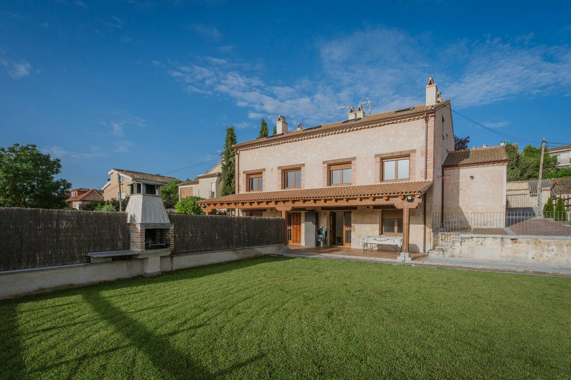 196 M² Casa ∙ 3 Habitaciones ∙ 8 Huéspedes - Turégano