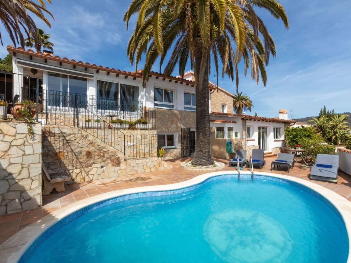 236 M² House ∙ 5 Bedrooms ∙ 10 Guests - Tossa de Mar