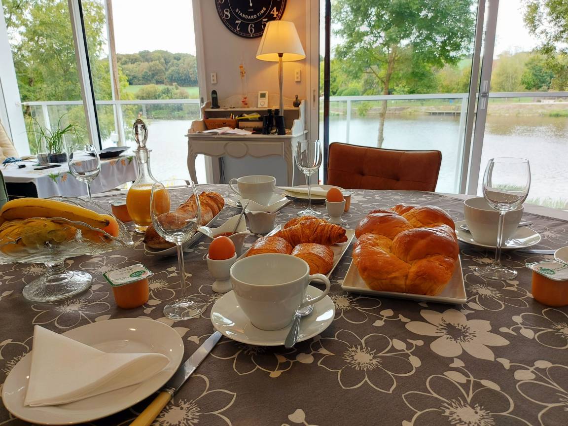 24 M² Chambre D'hôtes ∙ 1 Chambre ∙ 4 Personnes - Château-Gontier-sur-Mayenne