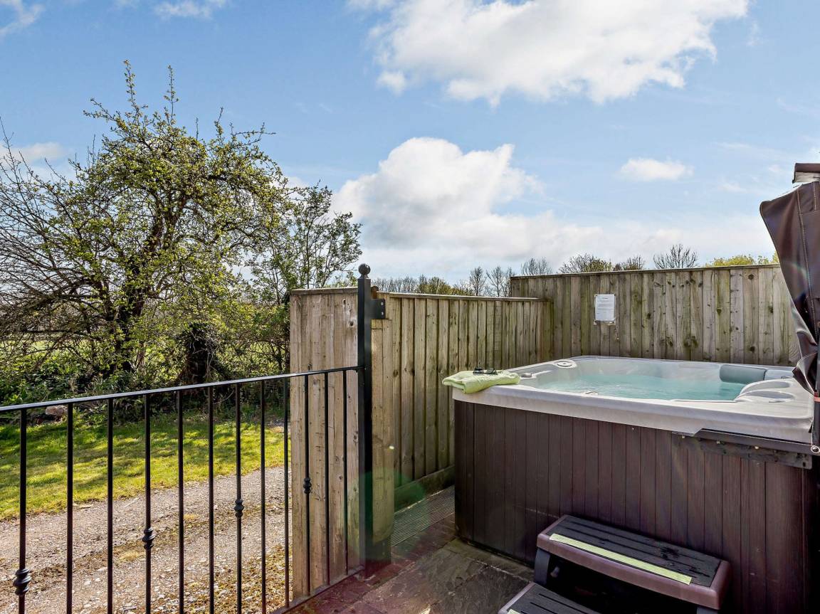 Cottage ∙ 4 Bedrooms ∙ 8 Guests - Taunton