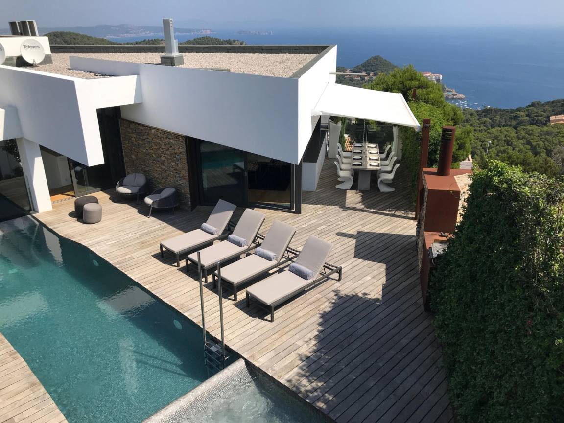 550 M² House ∙ 4 Bedrooms ∙ 8 Guests - Llafranc