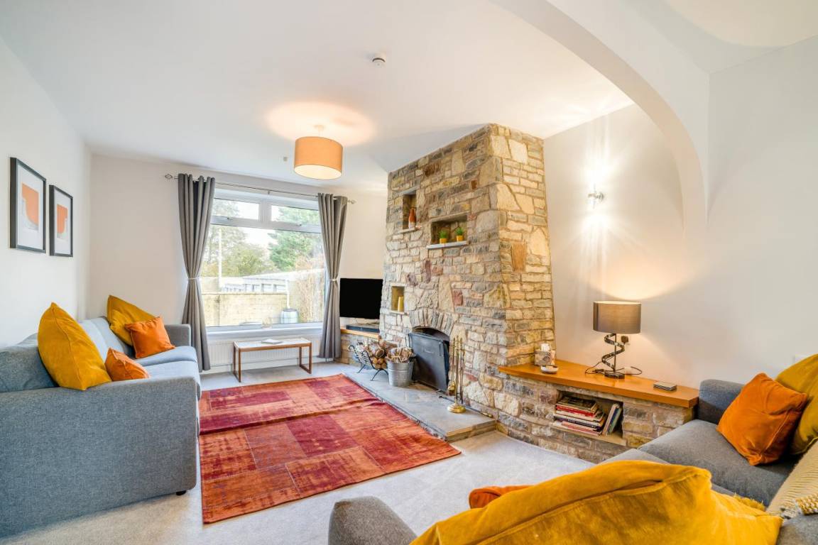 Cottage ∙ 4 Bedrooms ∙ 8 Guests - Bath