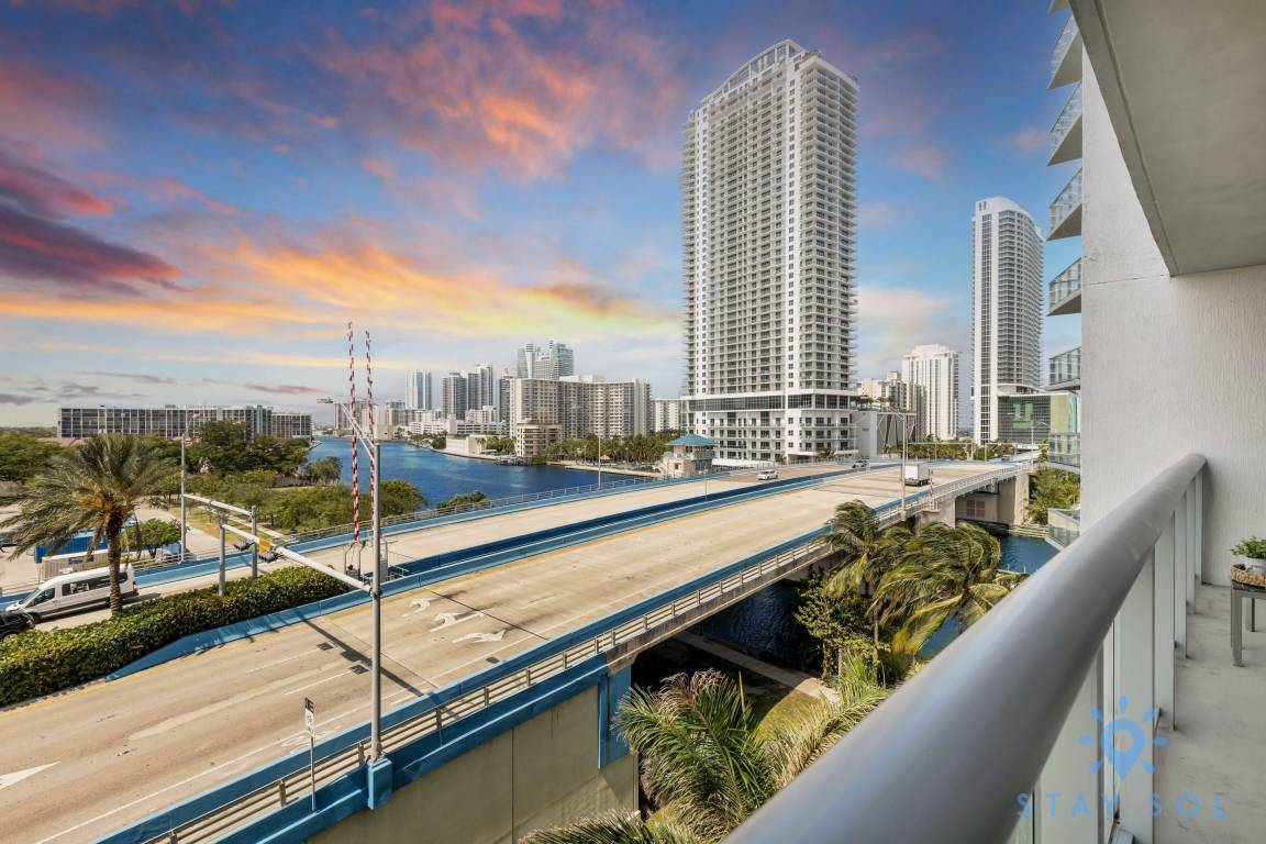 Apartment ∙ 2 Bedrooms ∙ 6 Guests - Hallandale Beach, FL