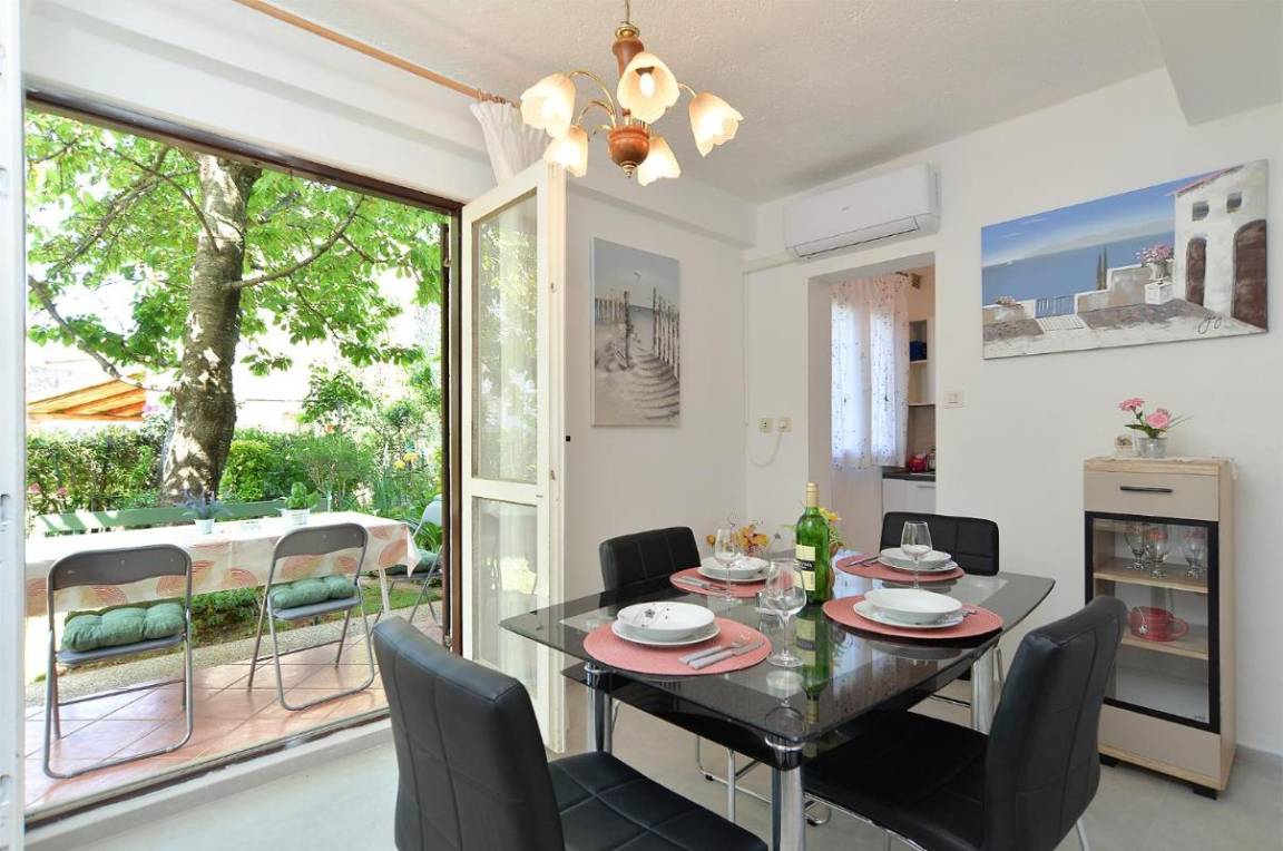 50 M² Apartment ∙ 2 Bedrooms ∙ 4 Guests - Poreč