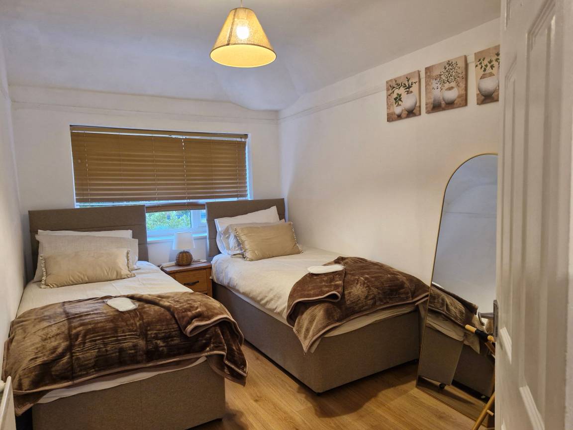 90 M² House ∙ 3 Bedrooms ∙ 5 Guests - Knutsford