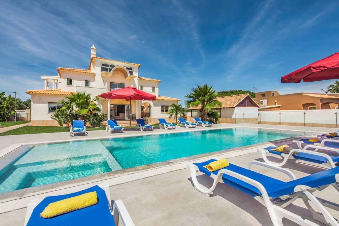 Villa ∙ 5 Bedrooms ∙ 10 Guests - Quarteira