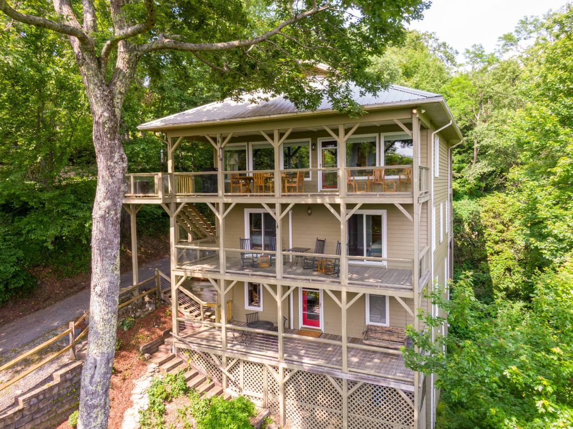 House ∙ 3 Bedrooms ∙ 10 Guests - Blowing Rock, NC
