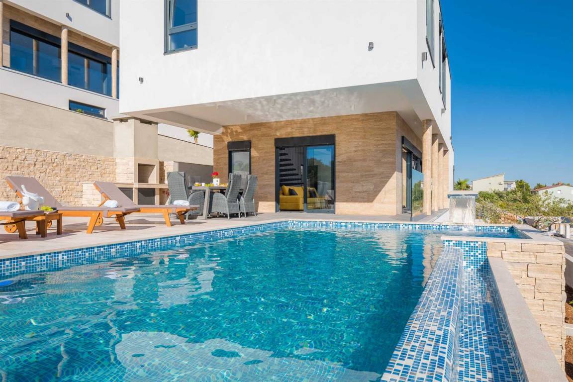 300 M² Villa ∙ 4 Schlafzimmer ∙ 8 Gäste - Okrug Gornji