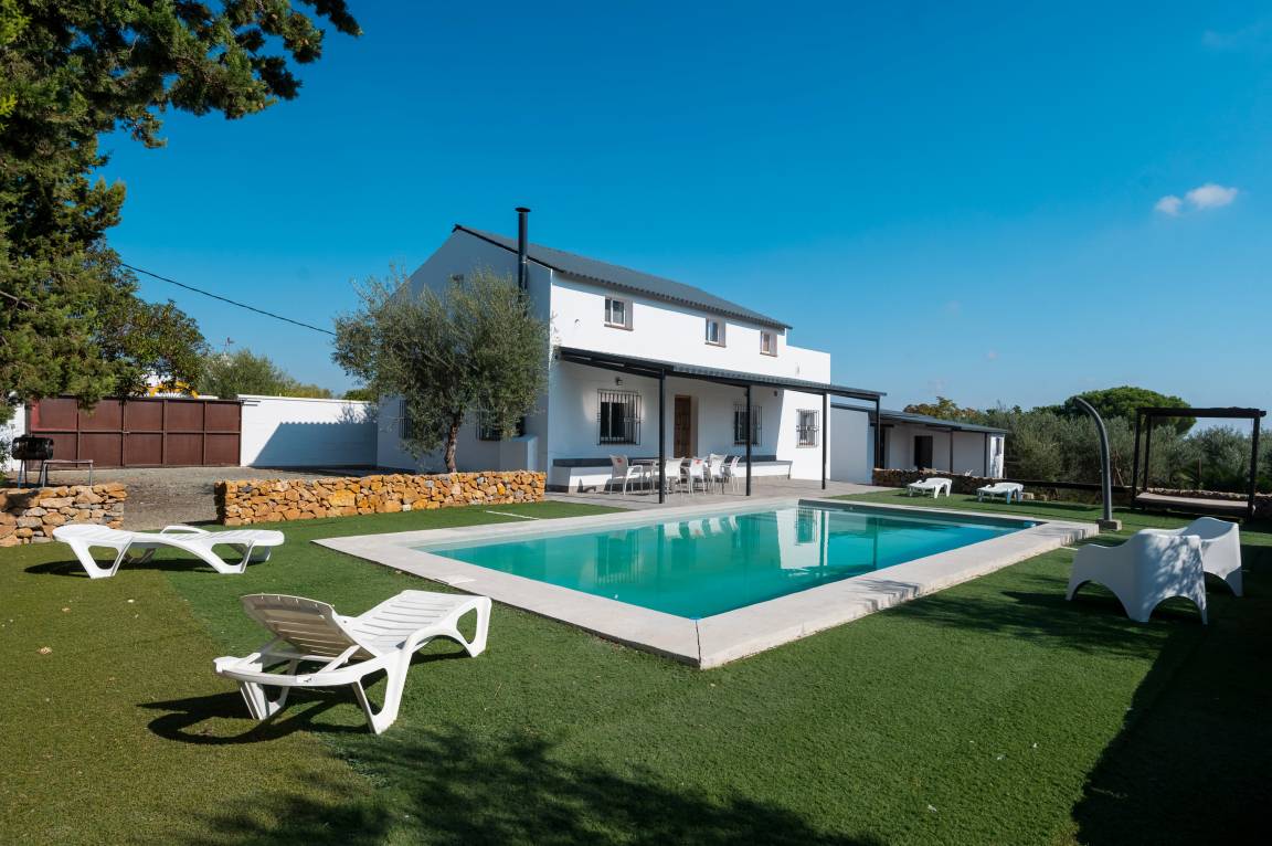 240 M² Casa ∙ 8 Habitaciones ∙ 18 Huéspedes - Morón de la Frontera