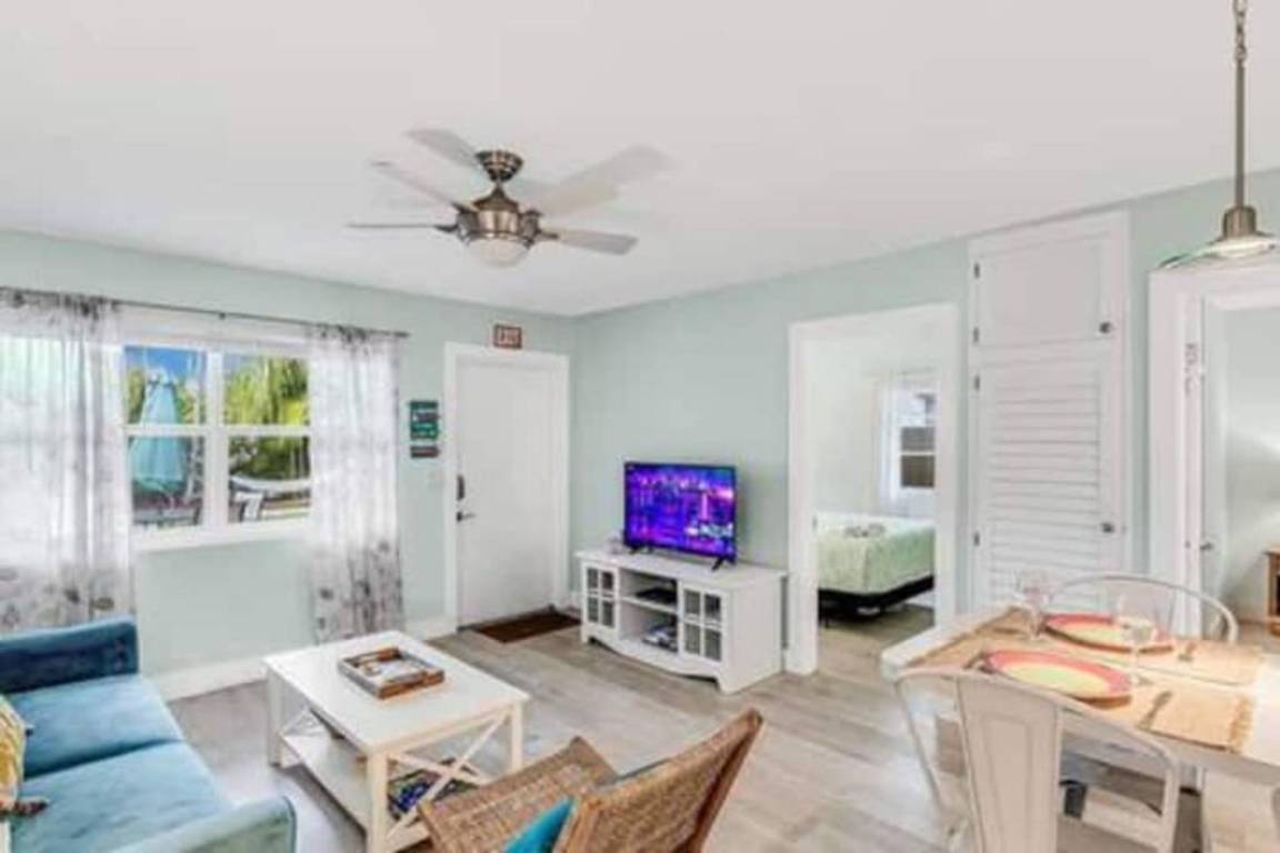 63 M² Apartment ∙ 2 Bedrooms ∙ 4 Guests - Riviera Beach, FL