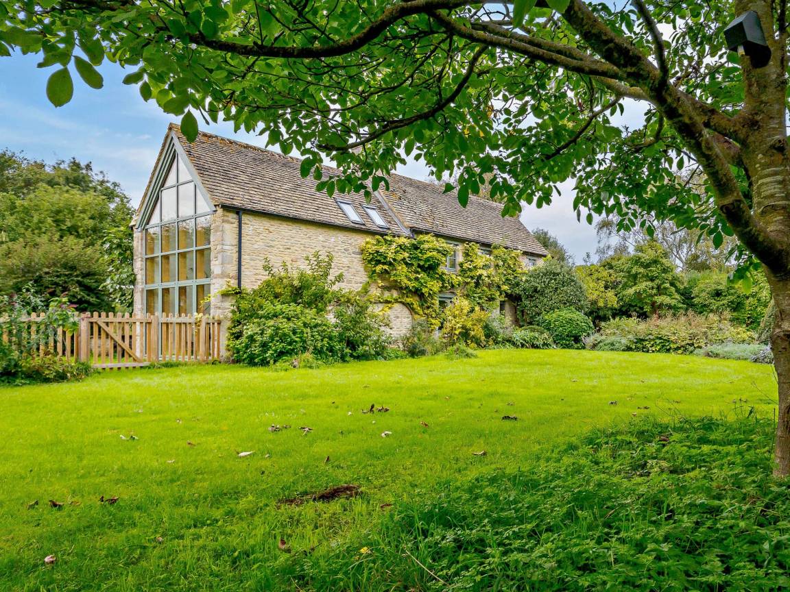 Cottage ∙ 6 Bedrooms ∙ 12 Guests - Bibury