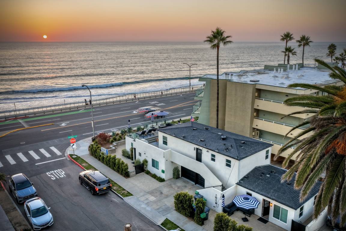 Condo ∙ 2 Bedrooms ∙ 5 Guests - Carlsbad, CA