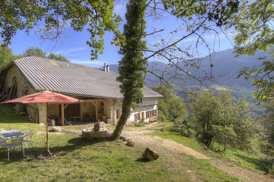 174 M² Gîte ∙ 4 Chambres ∙ 8 Personnes - Lélex
