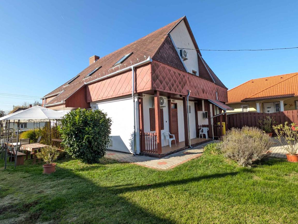 180 M² Huis ∙ 4 Slaapkamers ∙ 8 Gasten - Vonyarcvashegy