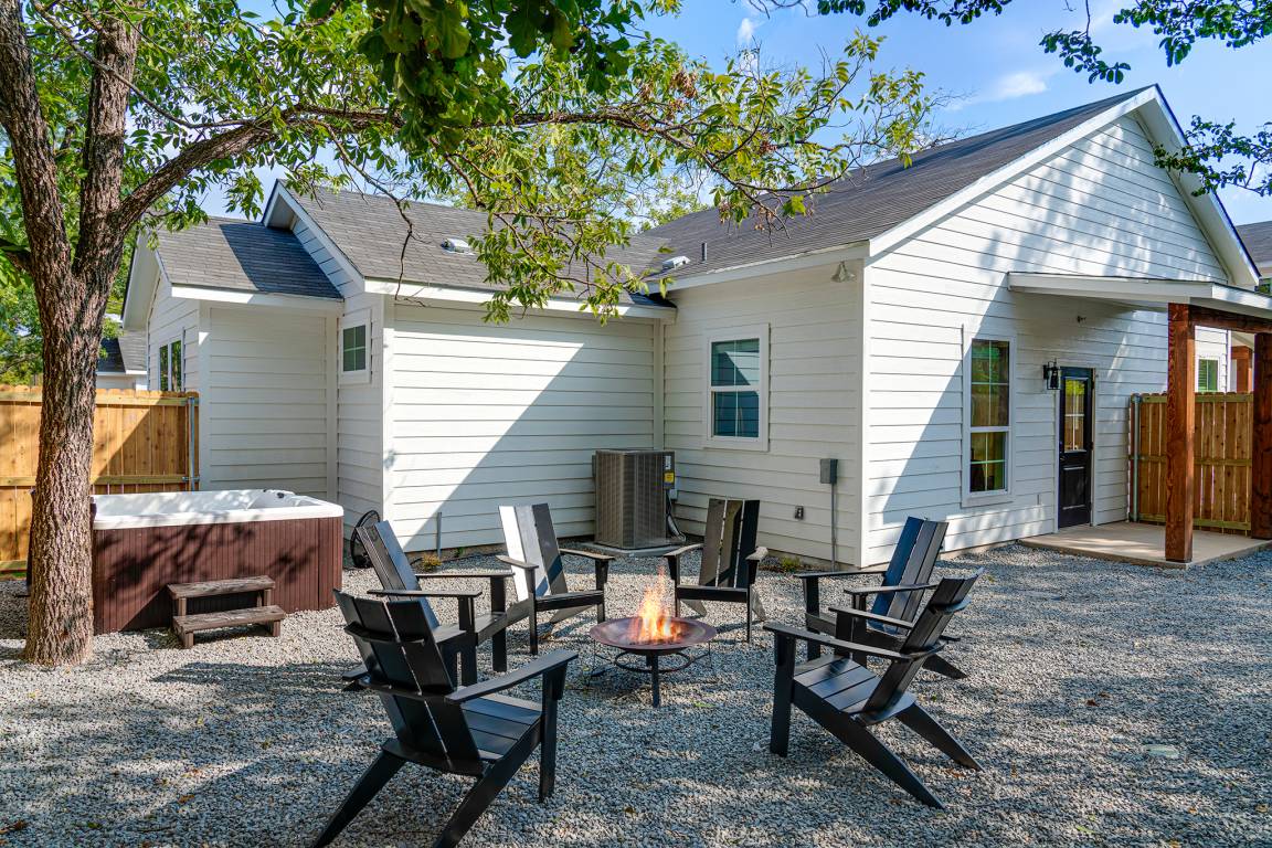 130 M² House ∙ 2 Bedrooms ∙ 8 Guests - Fredericksburg, TX