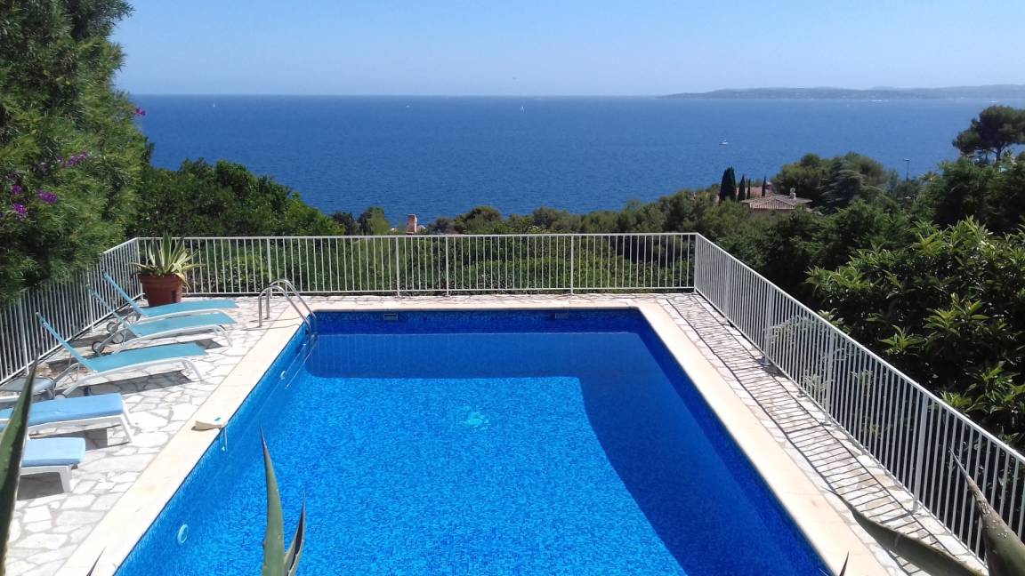 175 M² Villa ∙ 5 Bedrooms ∙ 10 Guests - Les Issambres