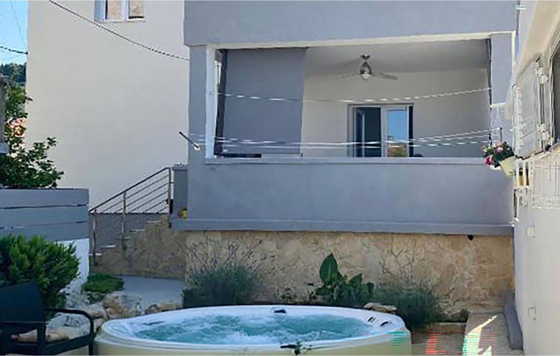 100 M² Apartment ∙ 3 Bedrooms ∙ 6 Guests - Zadar