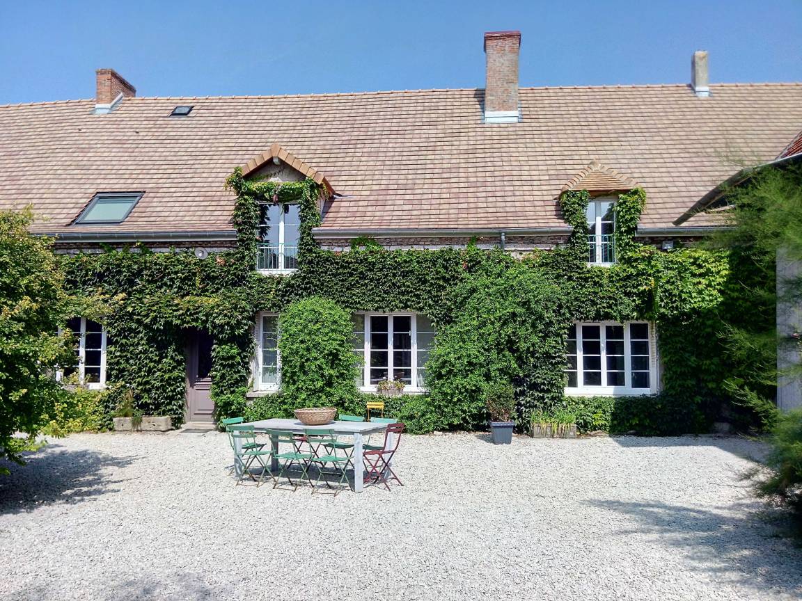 300 M² Gîte ∙ 8 Chambres ∙ 15 Personnes - Ay