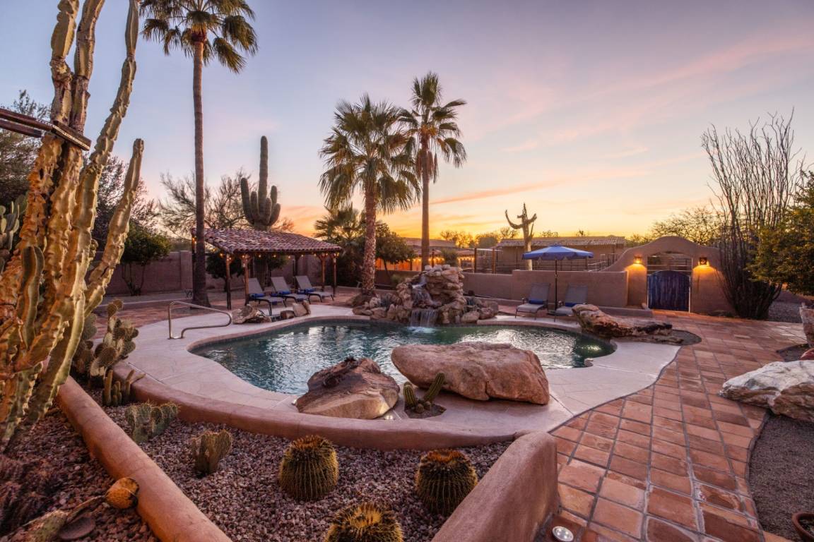 367 M² House ∙ 5 Bedrooms ∙ 15 Guests - Cave Creek, AZ