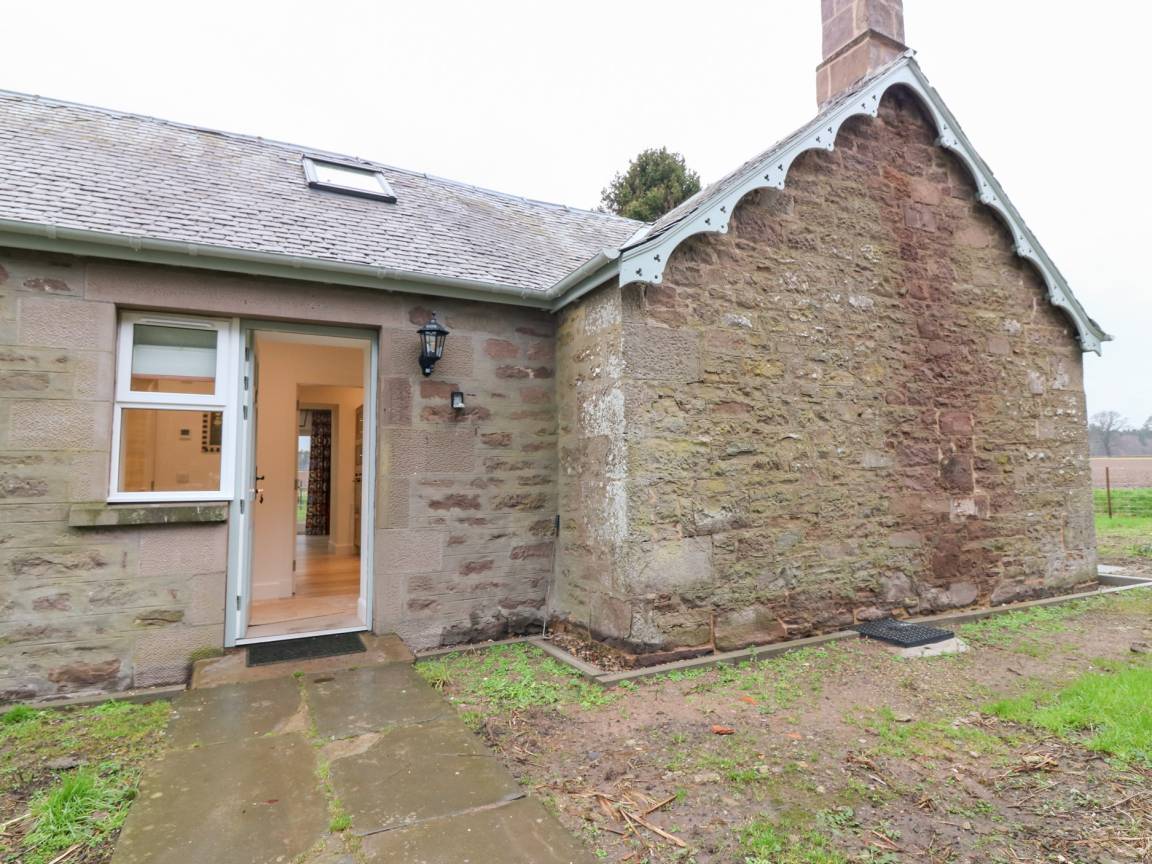 Cottage ∙ 2 Bedrooms ∙ 4 Guests - Dundee
