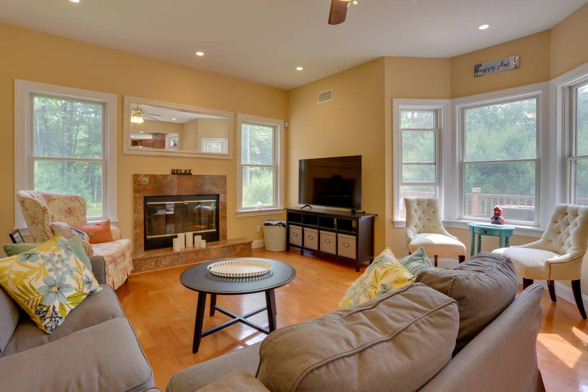 390 M² House ∙ 5 Bedrooms ∙ 13 Guests - Highland Lake, NY