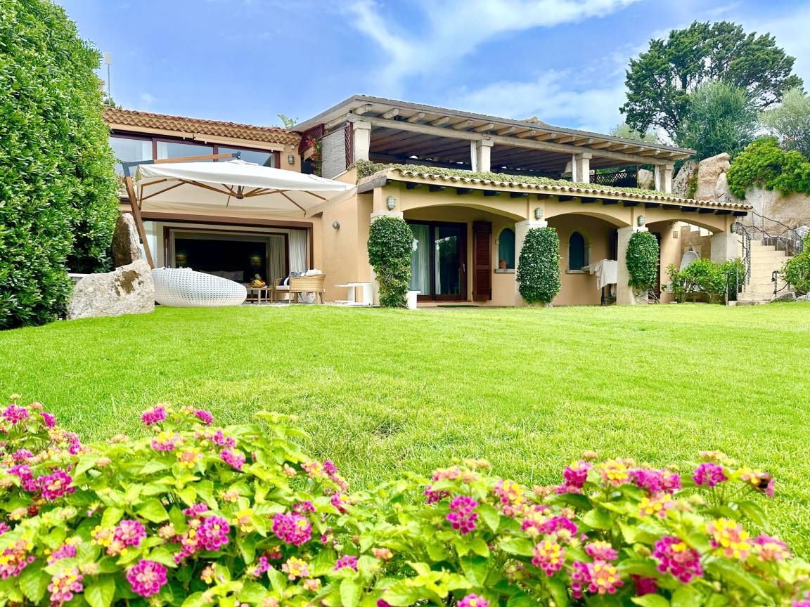 350 M² Villa ∙ 7 Bedrooms ∙ 14 Guests - Golfo Aranci