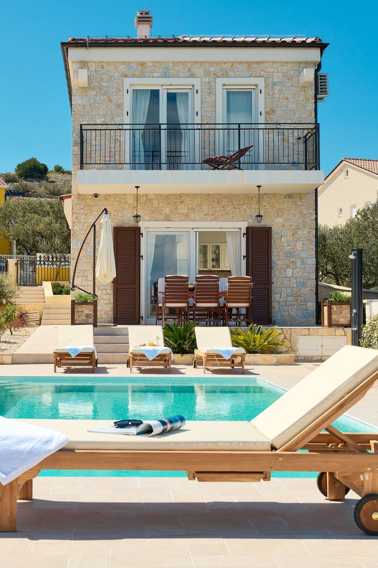 Villa ∙ 4 Bedrooms ∙ 8 Guests - Murter