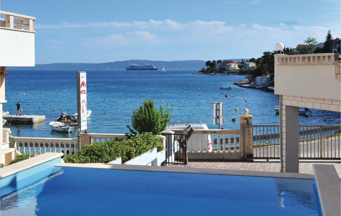 296 M² Ferienhaus ∙ 8 Schlafzimmer ∙ 18 Gäste - Trogir