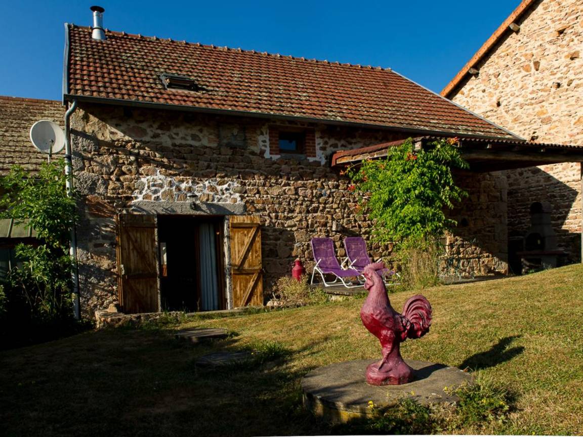 100 M² Cottage ∙ 3 Bedrooms ∙ 4 Guests - Auvergne
