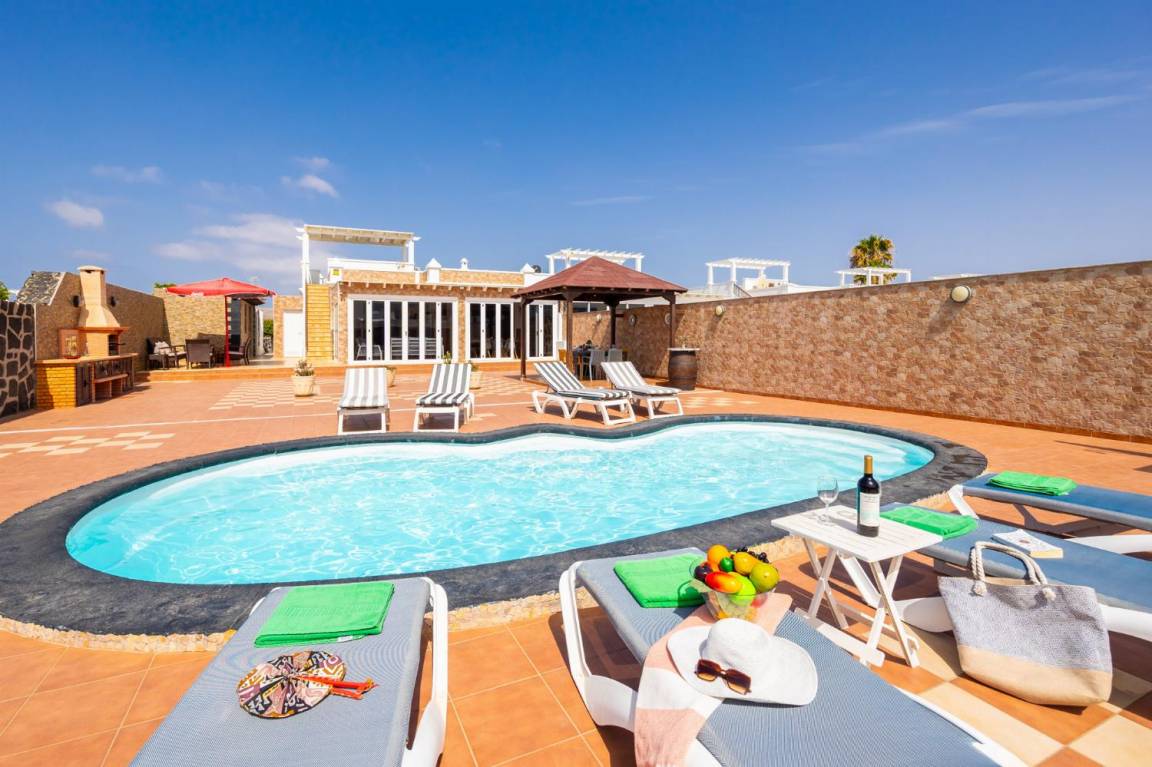 Villa ∙ 4 Bedrooms ∙ 8 Guests - Playa Blanca