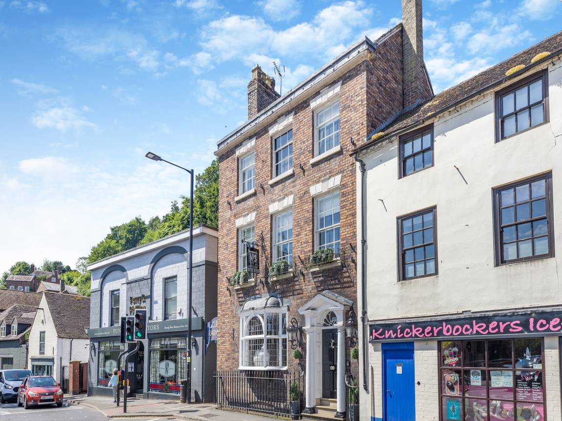Cottage ∙ 7 Bedrooms ∙ 14 Guests - Shropshire