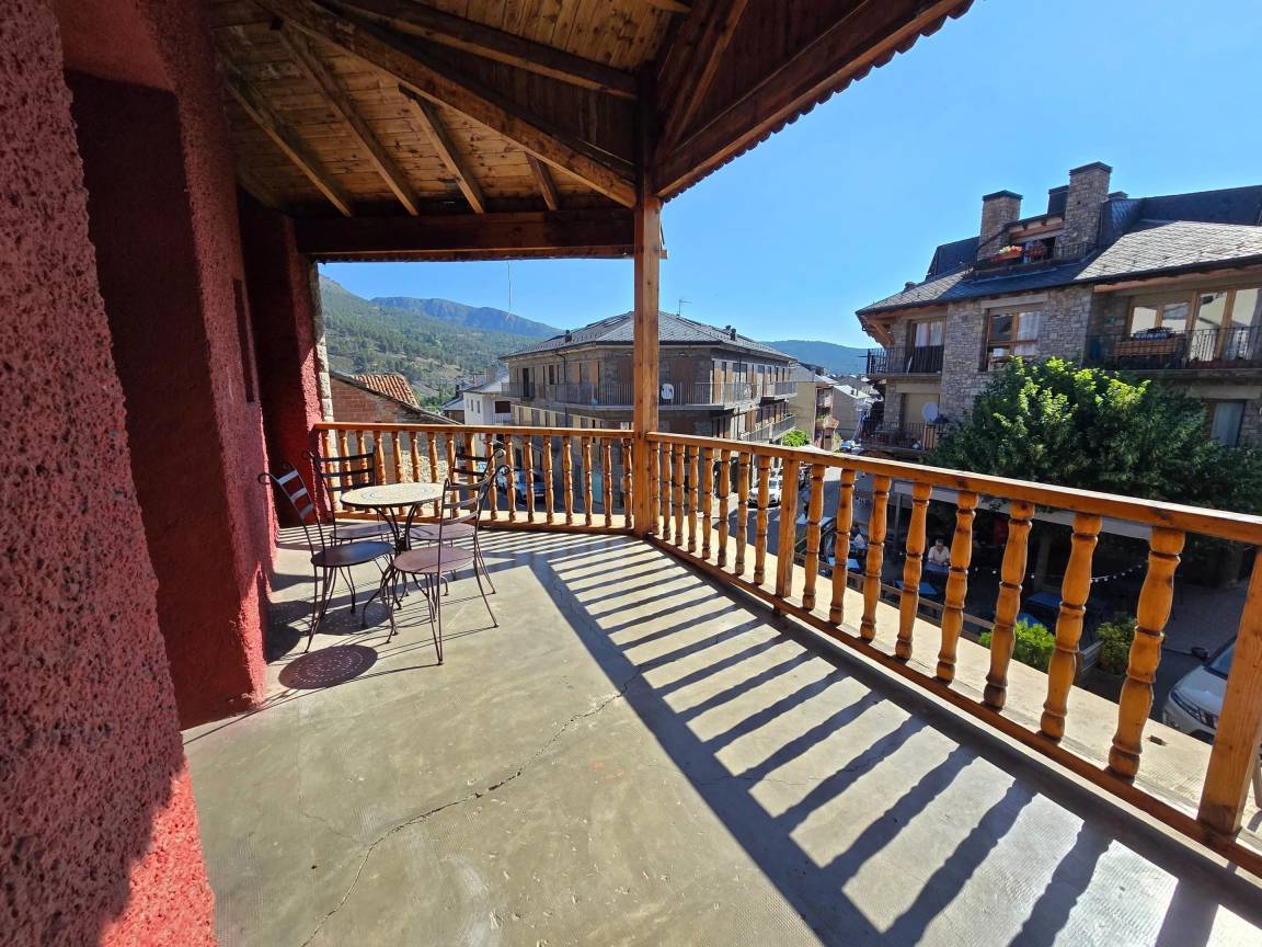 150 M² Apartamento ∙ 4 Habitaciones ∙ 8 Huéspedes - Prullans