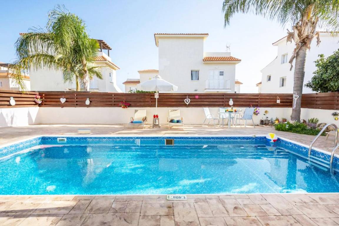 220 M² Villa ∙ 4 Slaapkamers ∙ 8 Gasten - Protaras