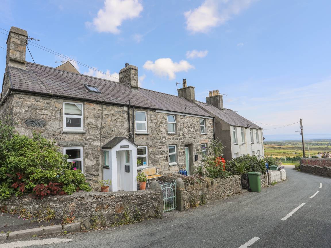 105 M² Cottage ∙ 2 Bedrooms ∙ 4 Guests - Pwllheli