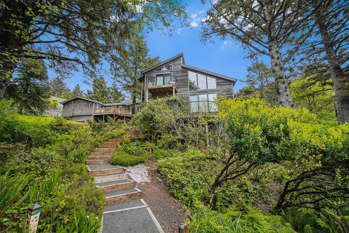 House ∙ 2 Bedrooms ∙ 6 Guests - Cannon Beach