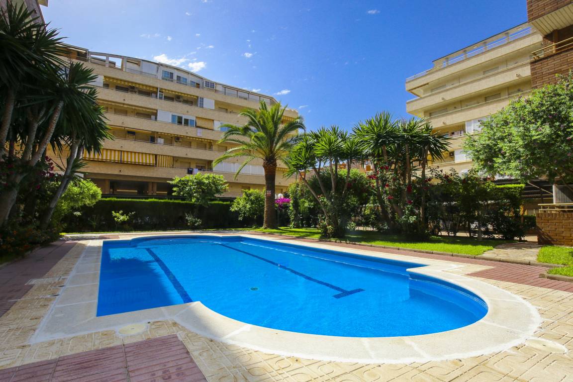 70 M² Apartamento ∙ 2 Habitaciones ∙ 6 Huéspedes - Tarragona