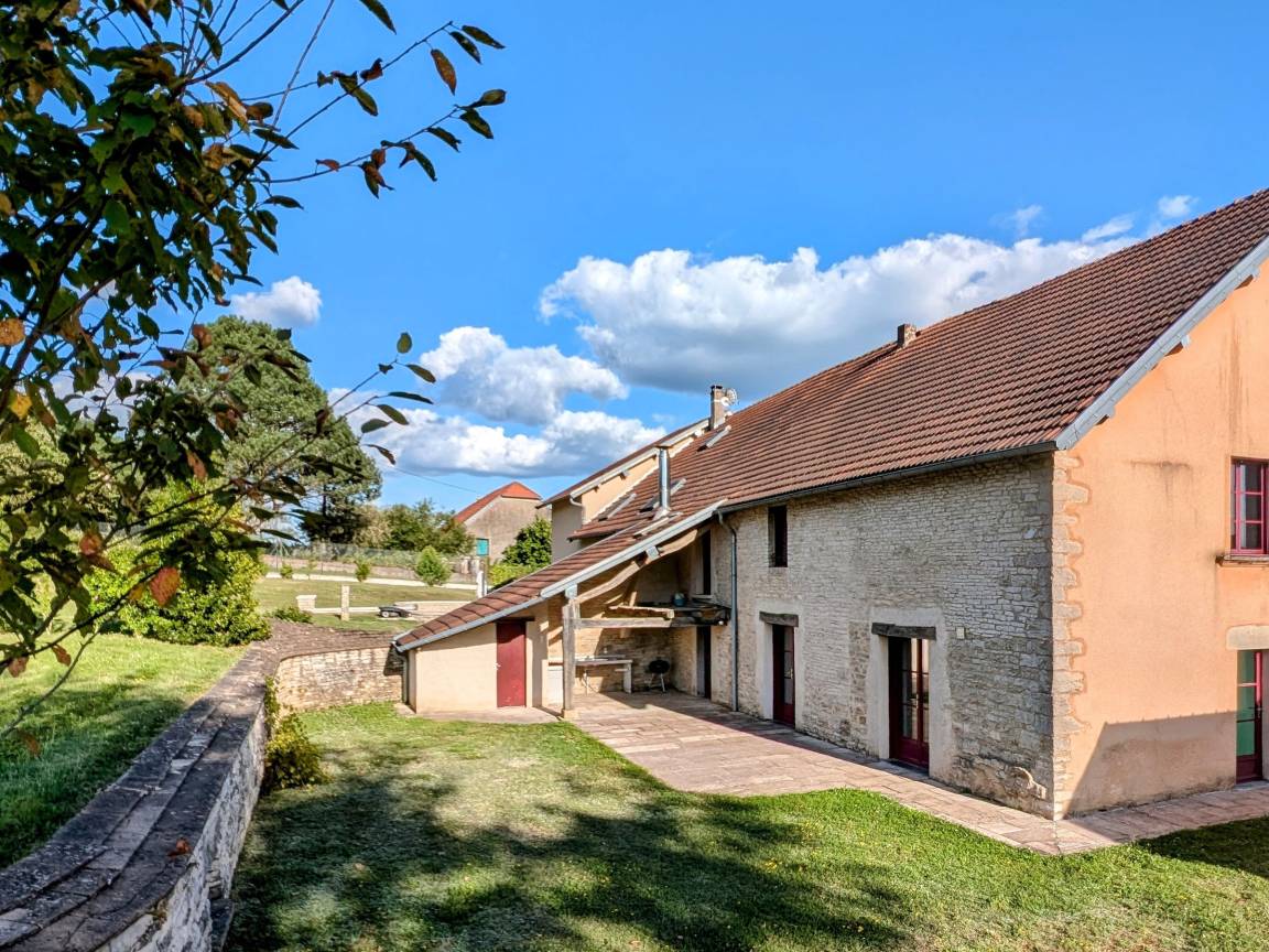 153 M² Cottage ∙ 4 Chambres ∙ 8 Personnes - Vesoul